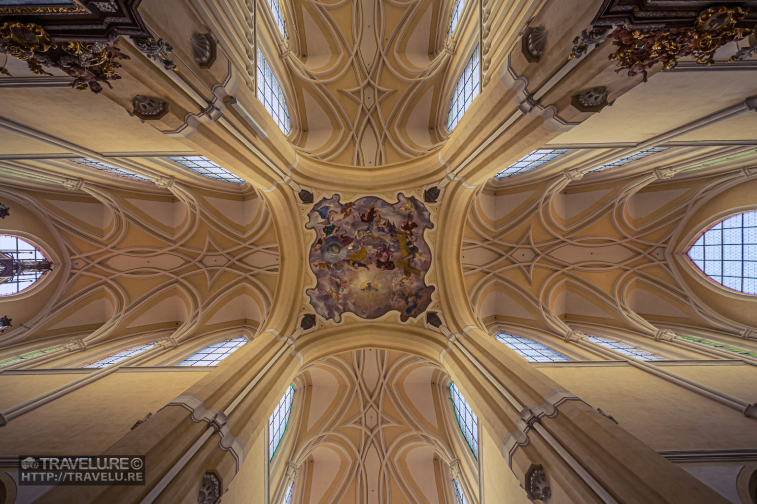 Shooting Grand Ceilings - Cathedrals, Tombs, and Palaces - Travelure